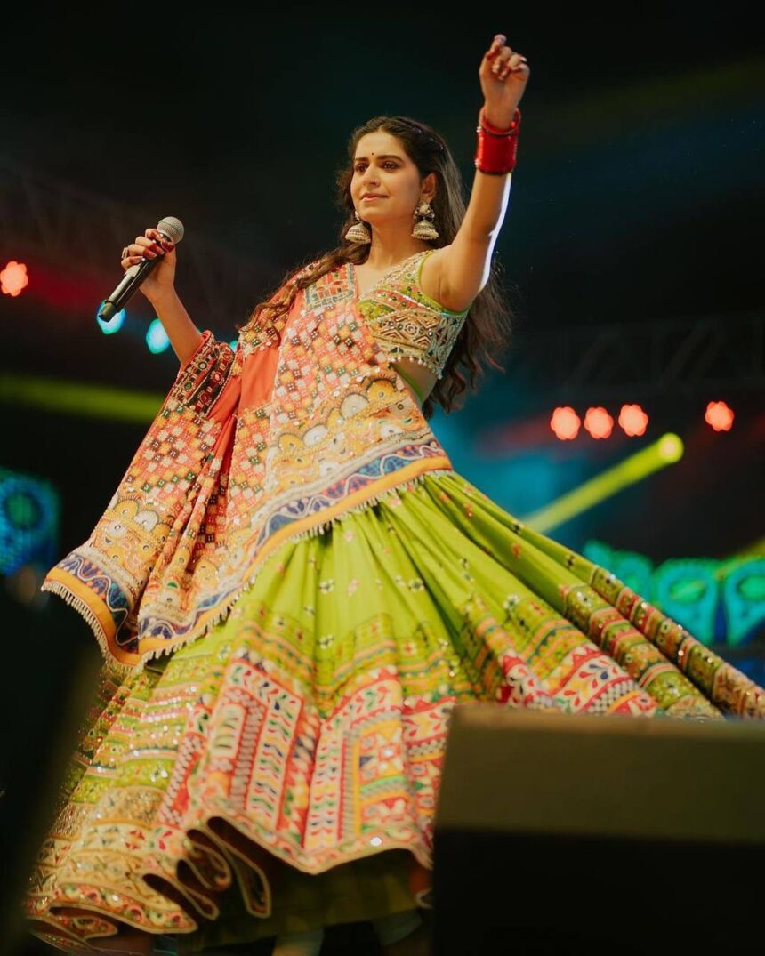 Navratri Garba Pattern Gujarati Traditional Chaniya Choli – buytwofast